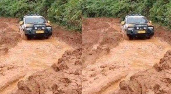 Akses Jalan Menuju Desa Padang Capo Kembali Rusak Parah - Mannanesia Akses Jalan Menuju Desa Padang Capo Kembali Rusak Parah - Mannanesia